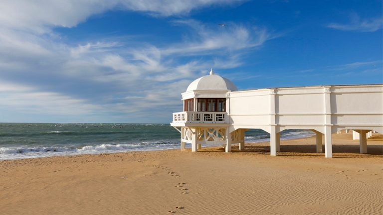 La Caleta beach, Cádiz’s most typical and lively side