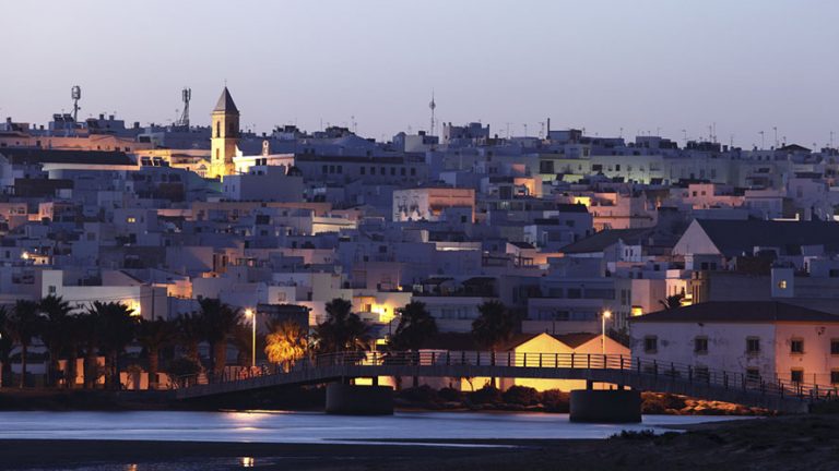 Salir por Cádiz, bares y discotecas con el Atlántico de fondo