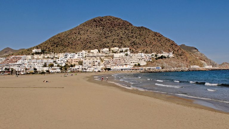 Descubre los 14 pueblos de la costa de Almería más bonitos