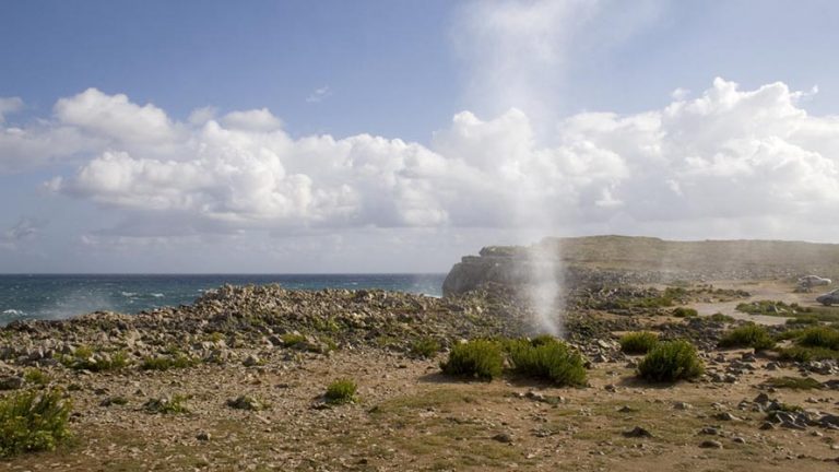 Los bufones de Pría: cuando el mar respira en Asturias