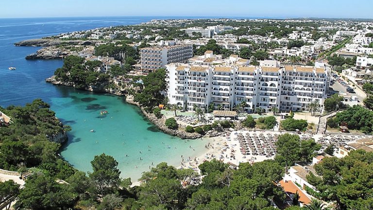 Cala Agulla: una playa salvaje en el confín oriental de Mallorca