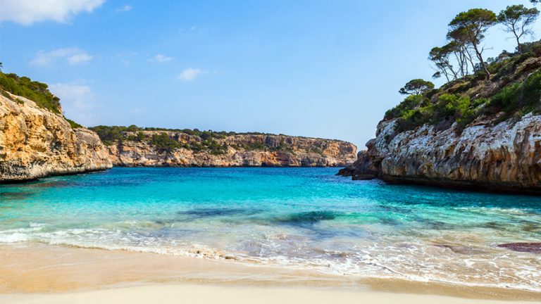 Cala del Moro, el encanto se sirve en raciones pequeñas