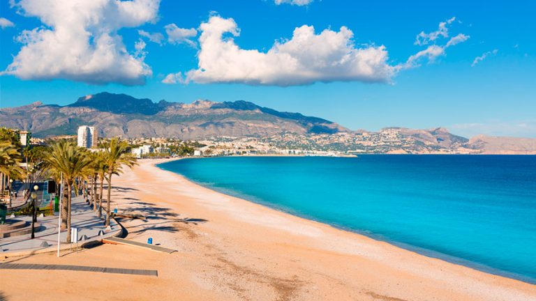 Albir Beach, an ideal place to visit with the family