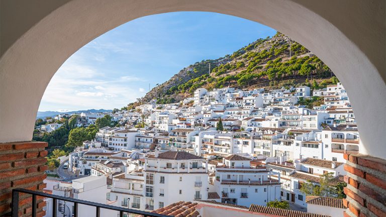 Mijas La Localidad Malagueña Que Mira A La Costa Del Sol Desde La Montaña