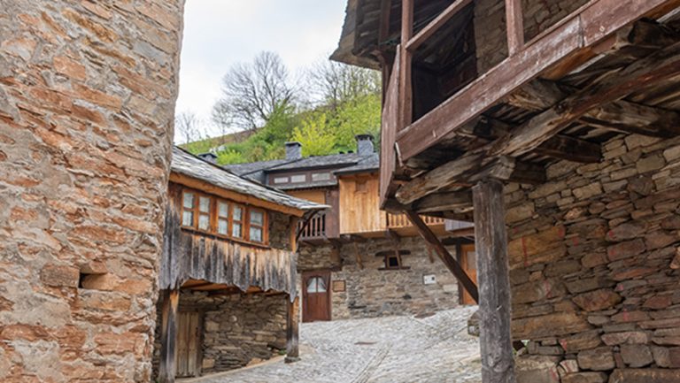 Peñalba de Santiago:history, things to see and routes to do