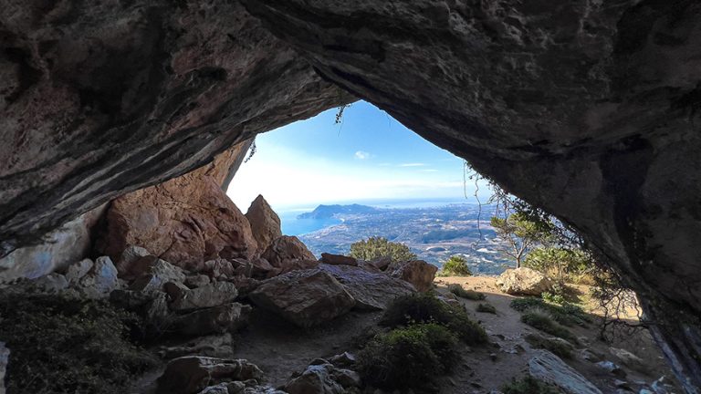 Forat de Bernia, un capricho natural en Alicante - Barceló Experiences