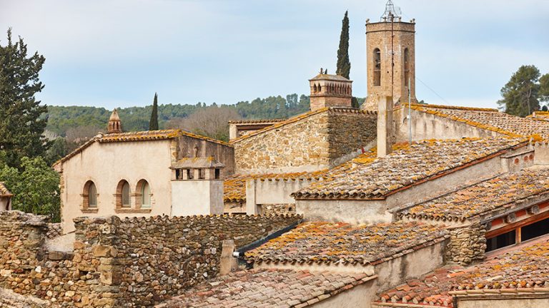 Monells, el encanto medieval de uno de los pueblos más bonitos del ...